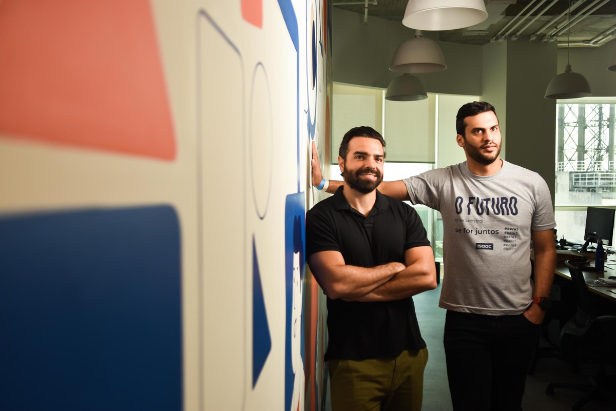 A discreta isaac nasceu há um ano, mas já gere o caixa de 350 escolas e ...