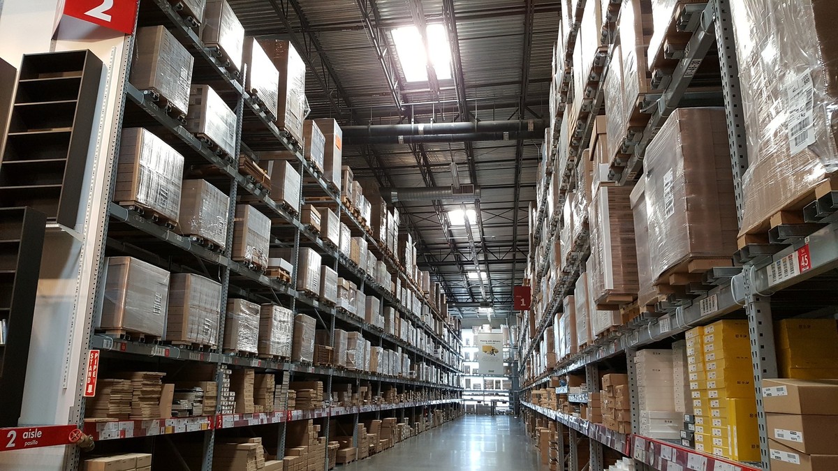 Amazon vai passar Magalu na disputa do e-commerce, diz UBS BB