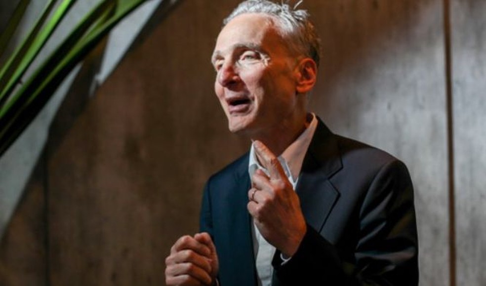 Stone traz Scheinkman para o conselho, agora sem André Street