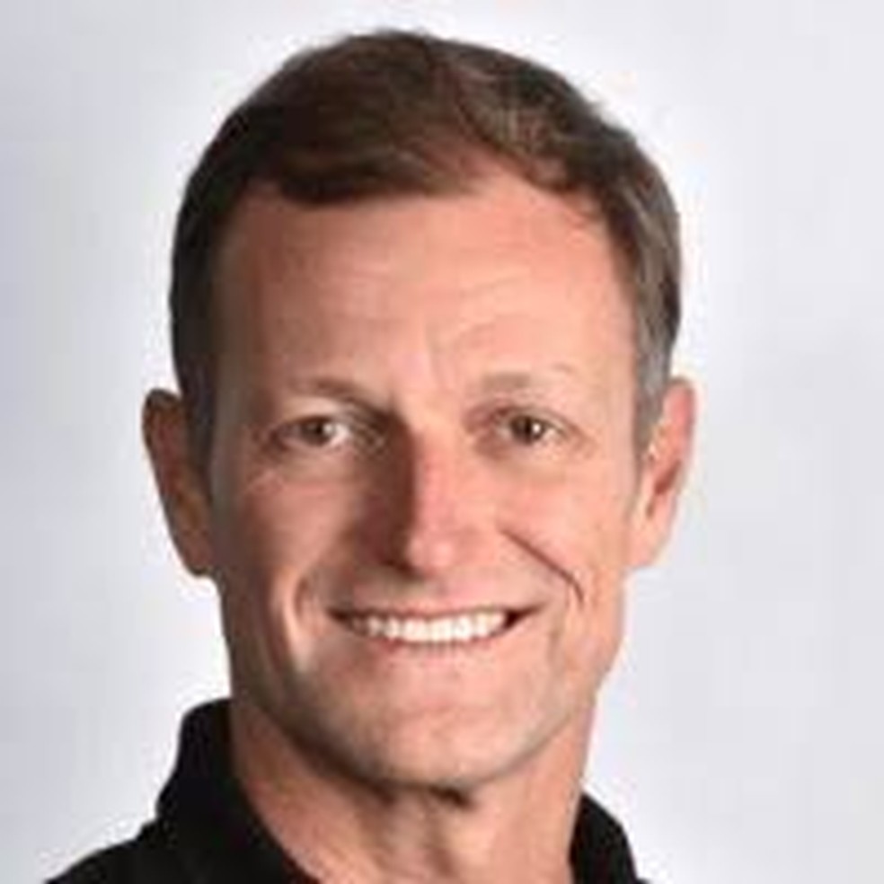 Troca de cadeiras no grupo AB InBev: Carlos Lisboa assume Brasil ...