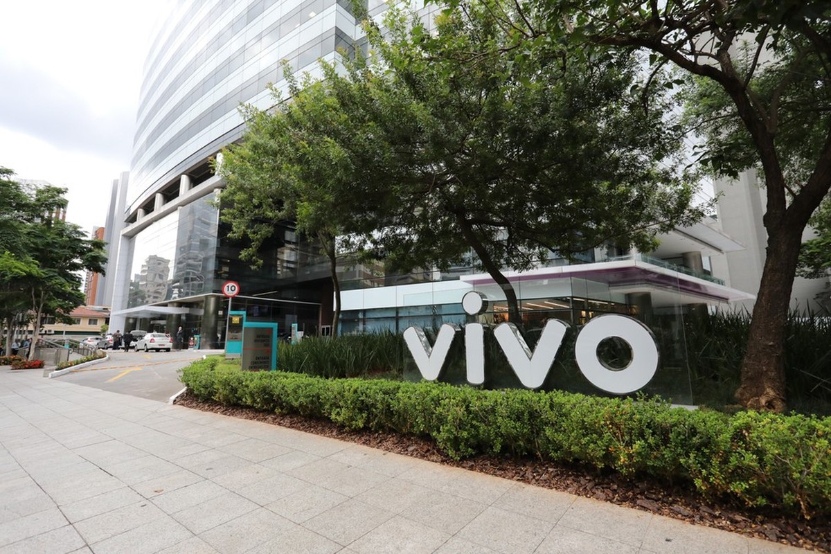Vivo deve crescer mais que TIM e vira preferida do Santander | Mercado ...