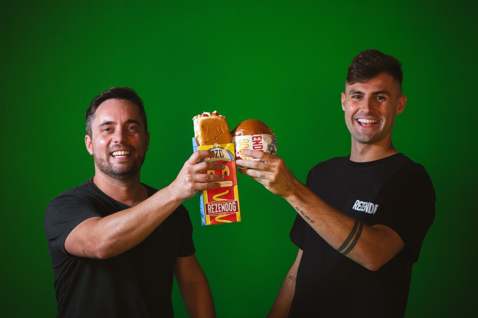 O youtuber Rezende quer nacionalizar o hot dog com frango desfiado